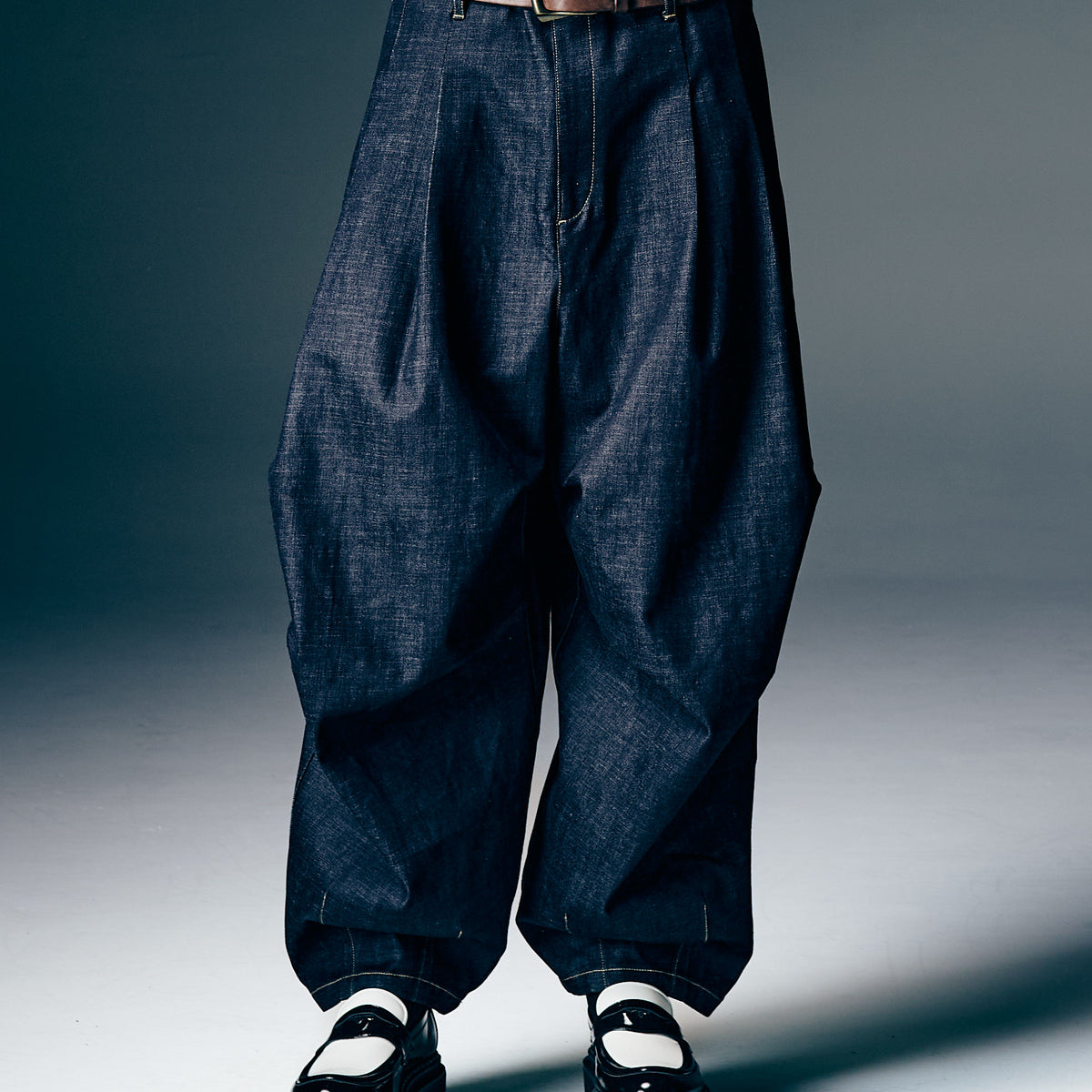 GB0126/P08 : Crossover Tuck Pants / クロスオーバータックパンツ & glamb Online Store ...